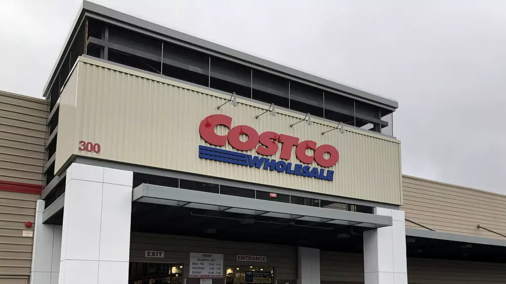 di luar kedai Costco