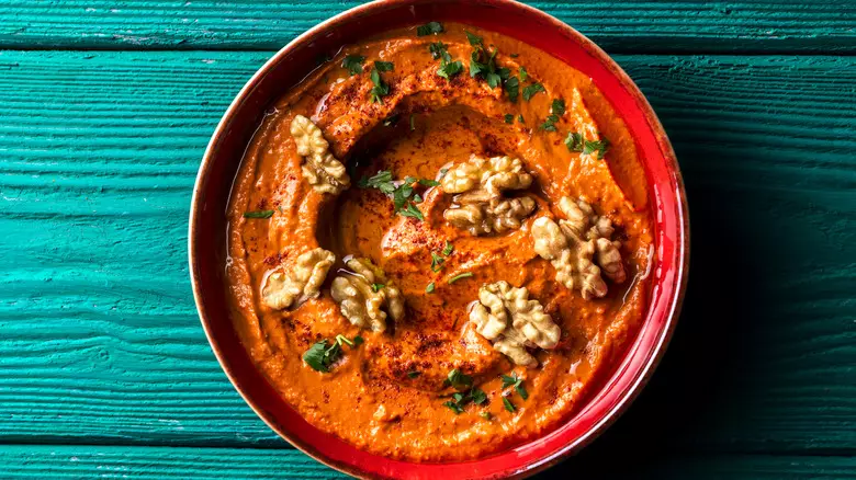 Muhammara op engem Dësch ugewisen