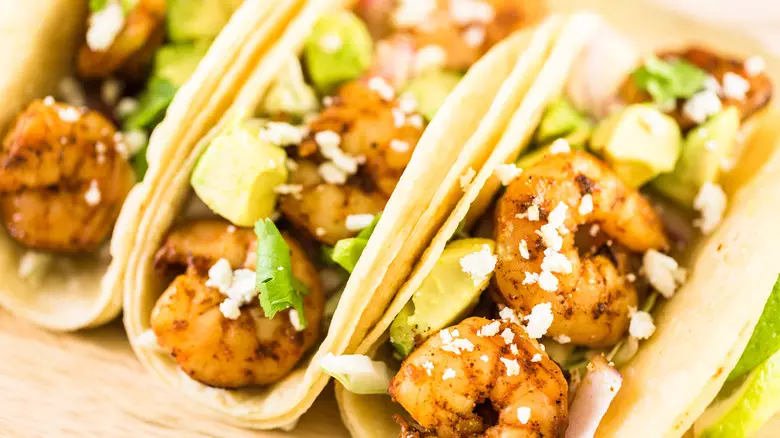 Tacos ជាមួយ queso fresco និង cotija