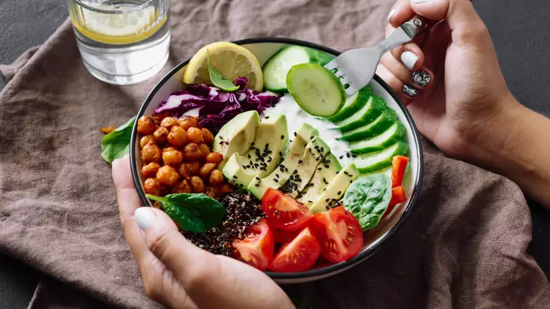 makan sehat saat Anda bekerja dari rumah