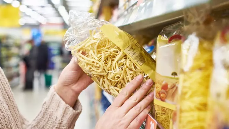 pakete sa pasta sa grocery store