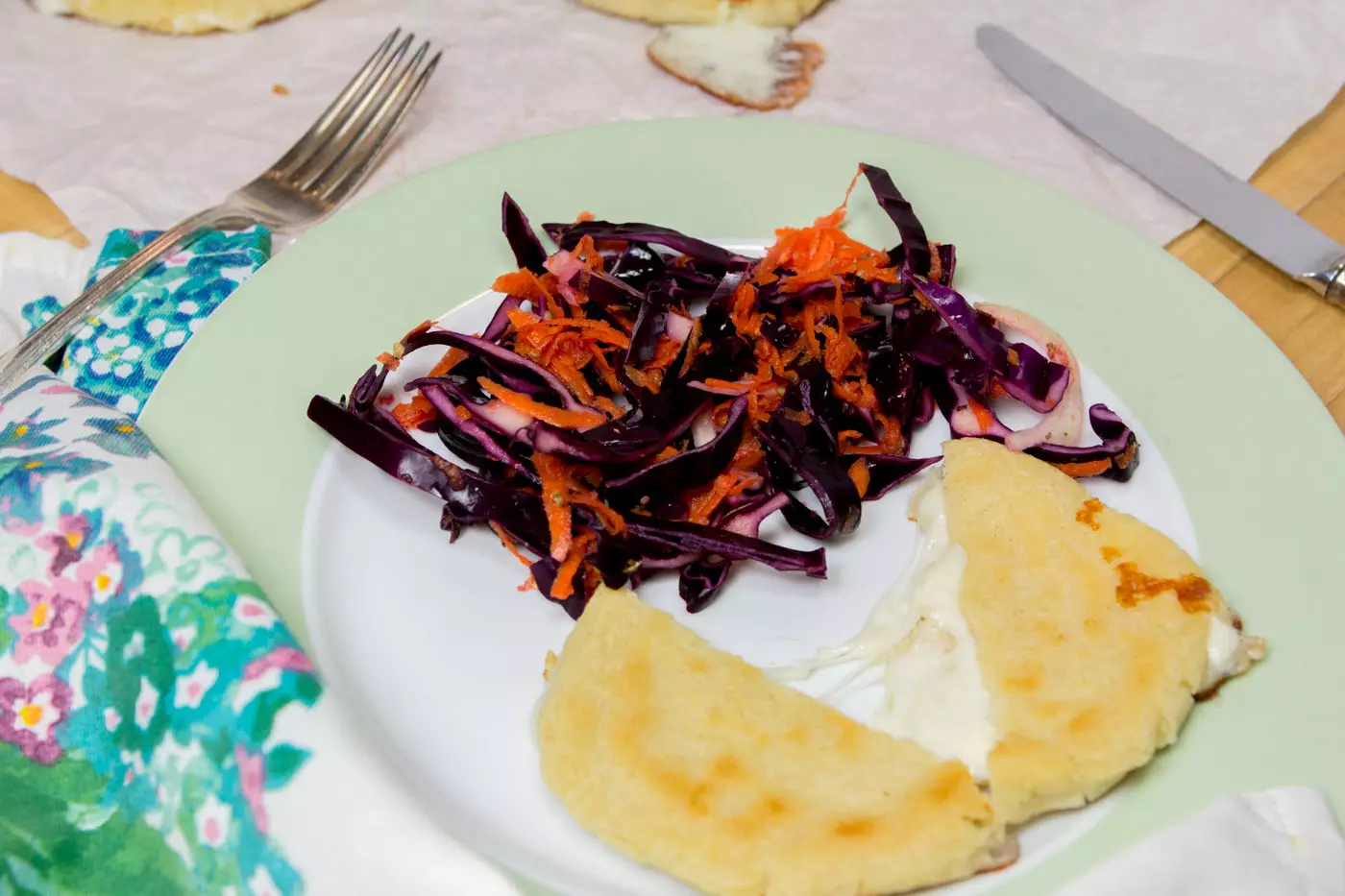 ອາຫານທ່ຽງ Cheesy Salvadoran Pupusas