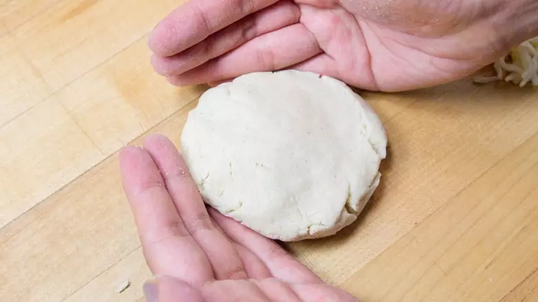 Pupusas salvadoriennes au fromage pour le déjeuner 1051_6