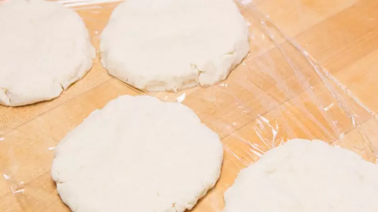 Pupusas salvadoreñas a la hora del almuerzo con queso 1051_7