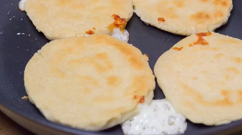 Pupusas salvadoriennes au fromage pour le déjeuner 1051_8