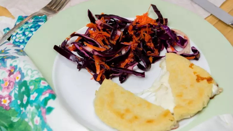 Cheesy Salvadoran Pupusas for lunsj 1051_9