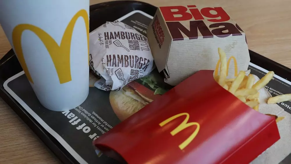 Big Mac, fries, na vinywaji