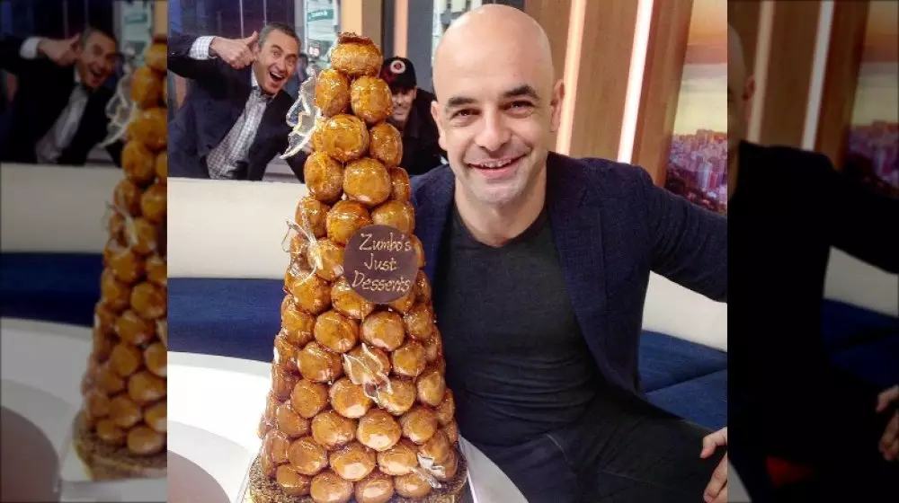 Adriano Zumbo pózuje s croquembouche