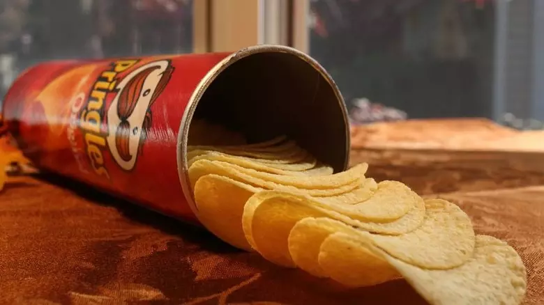 क्यान बाहिर चिप्स pringles