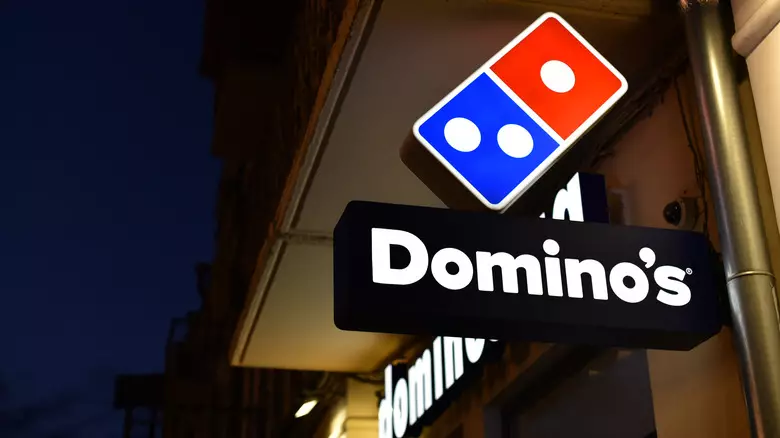 Вивіска Domino's Pizza