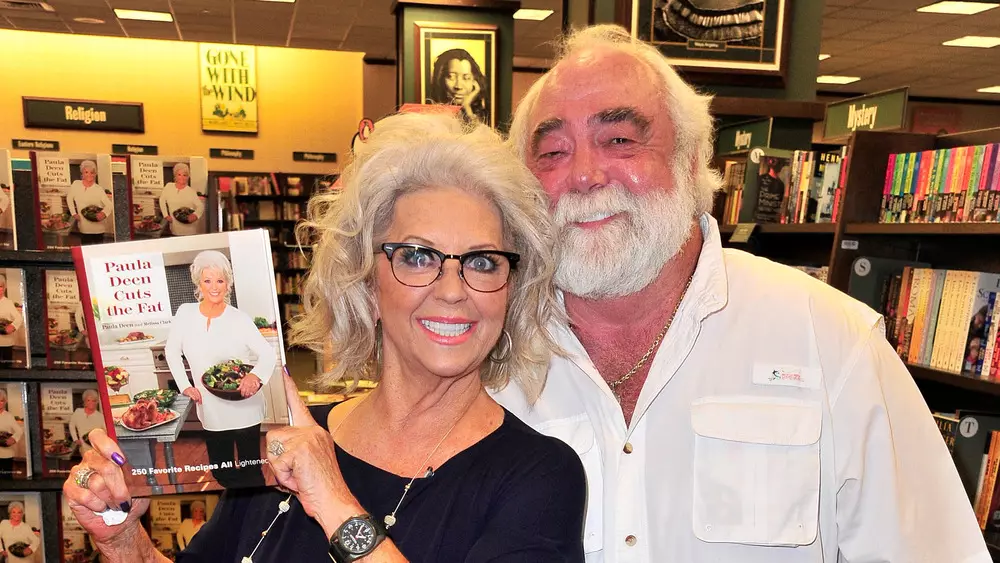 Paula Deen oo la dhoola cadeynaysa ninkeeda