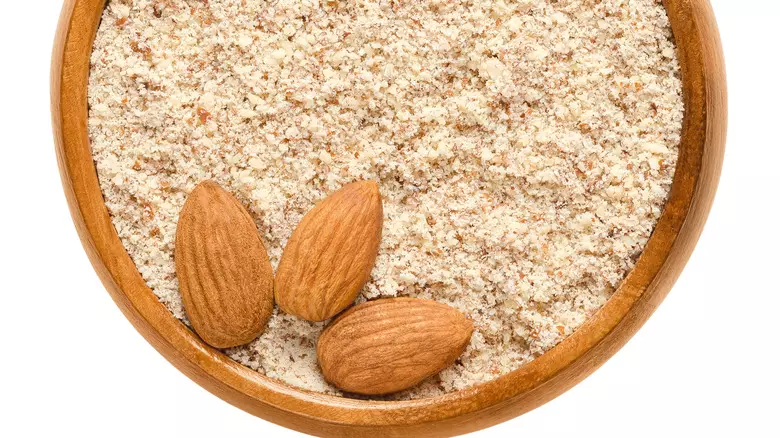 Abincin almond