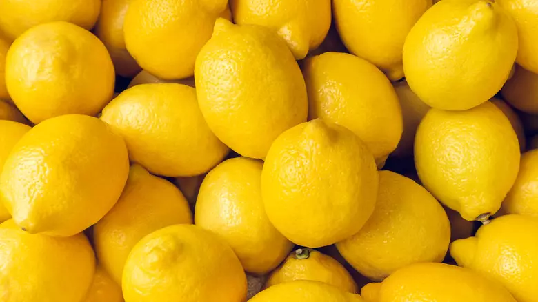 Təzə limonlar