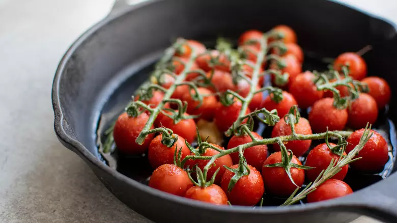 tomate na panela