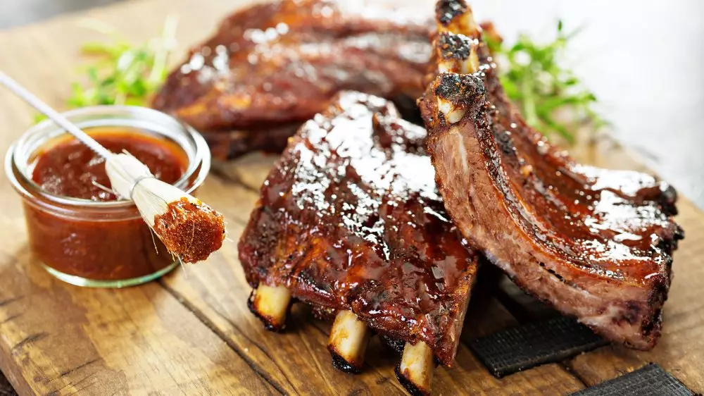 Barbecue sauce ug ribs