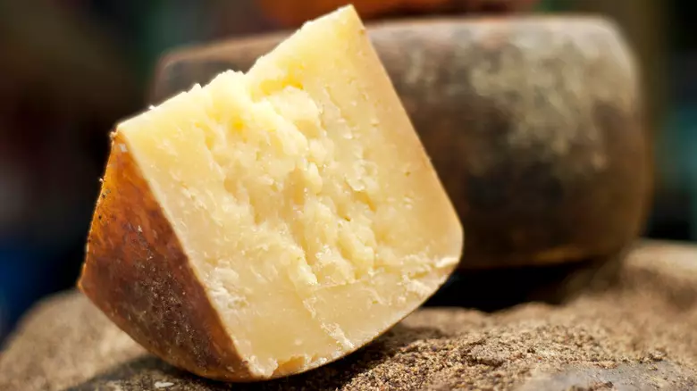 grana padano warankasi sojurigindin closeup