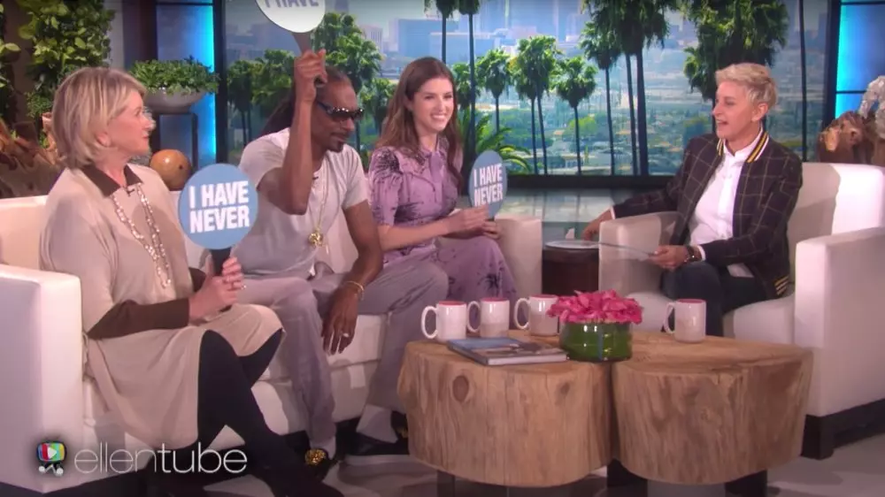 Ellen'da Martha Stewart ve Snoop Dogg