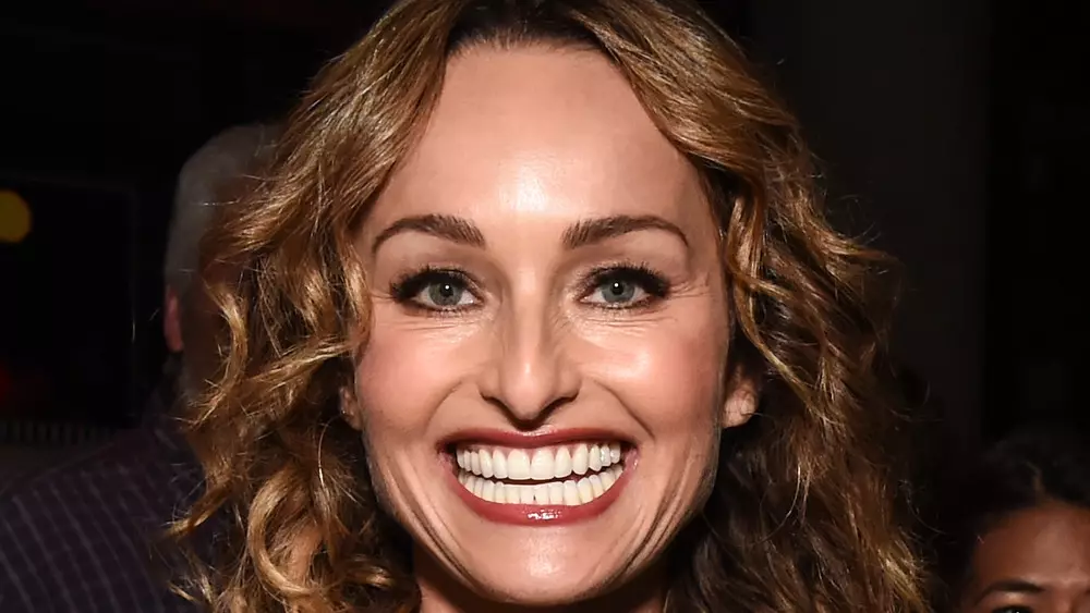 Giada De Laurentiis punaisessa huulipunassa