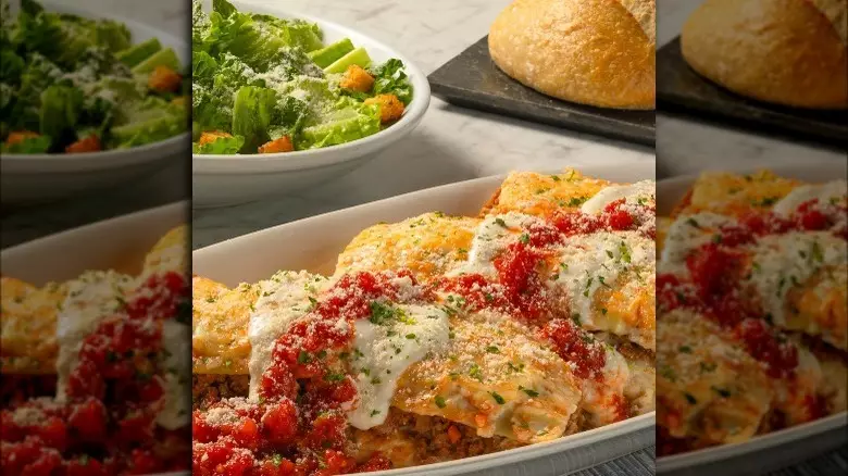 Brio Italian Grille에서 샐러드와 파스타 굽기