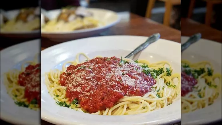 Spagetti tál a Spagetti raktárból