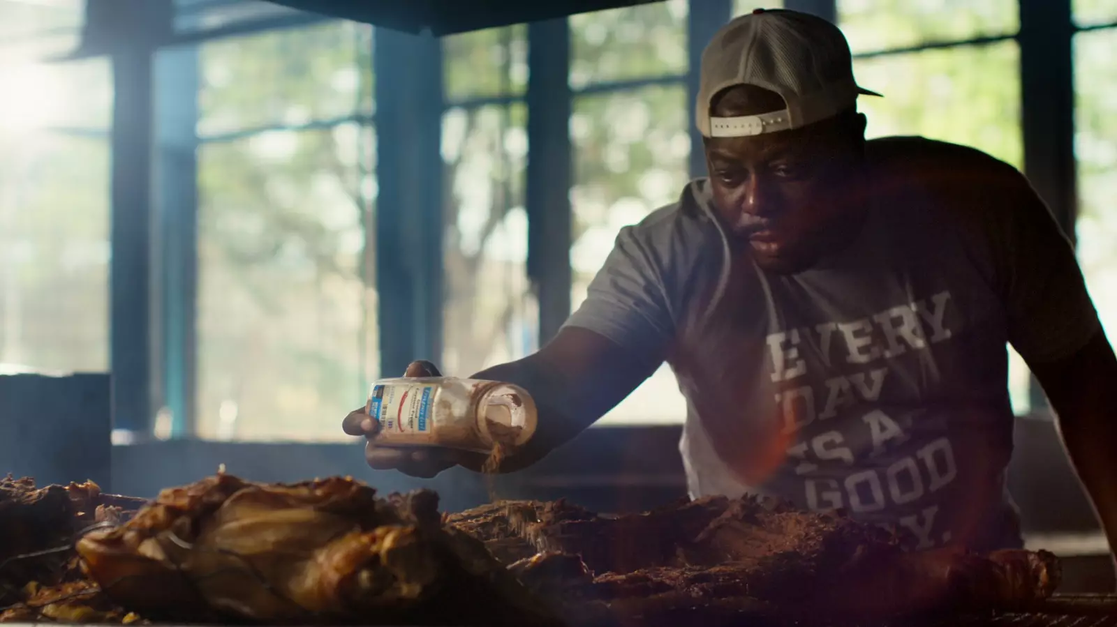 Rodney Scott propose des plats sur la table du chef : barbecue, le secret d'une bonne queue, et plus encore