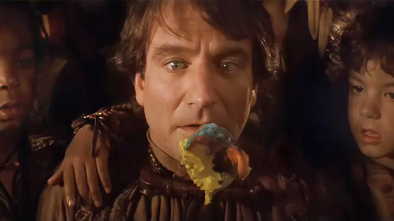 Robin Williams fil-film Hook b'kuċċarina ikkulurita