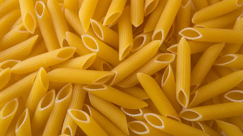 pasta penne kering