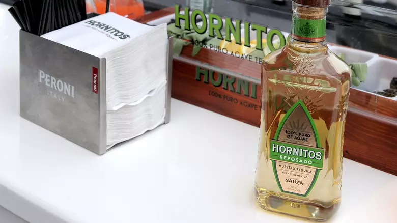 Flasche Hornitos Tequila auf dem Tisch