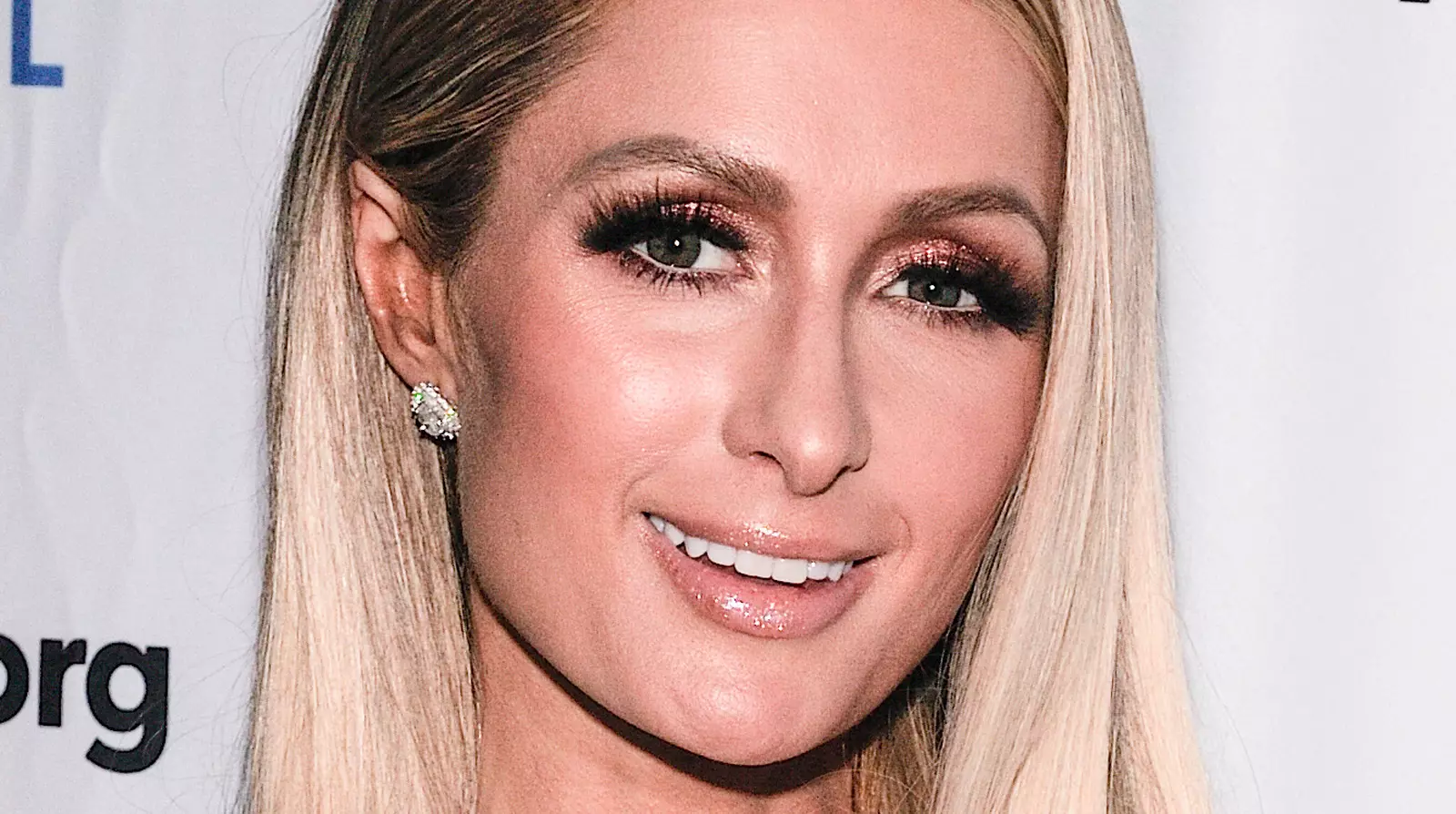 Hoefolle blenders brek Paris Hilton by it koken mei Parys?