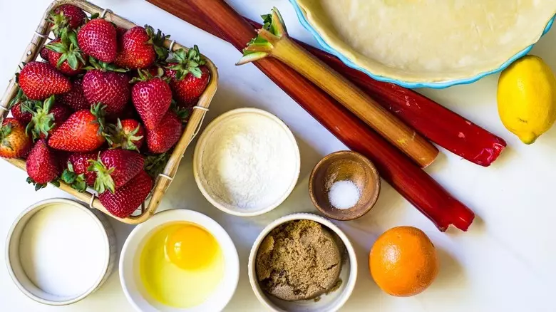 Zutaten für Erdbeer-Rhabarber-Torte