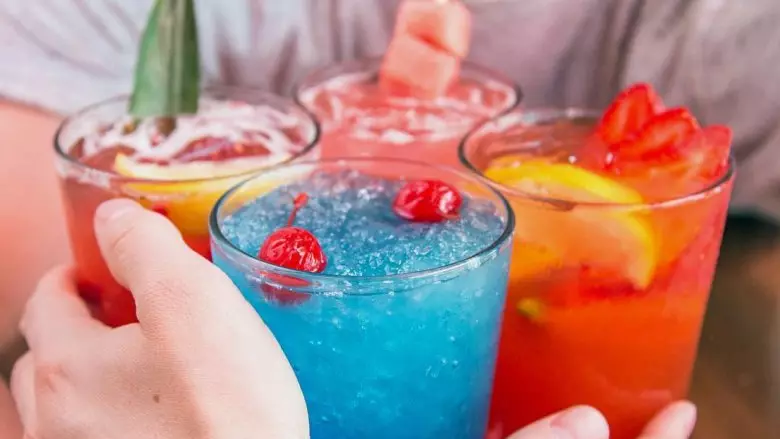 Färgglada cocktails