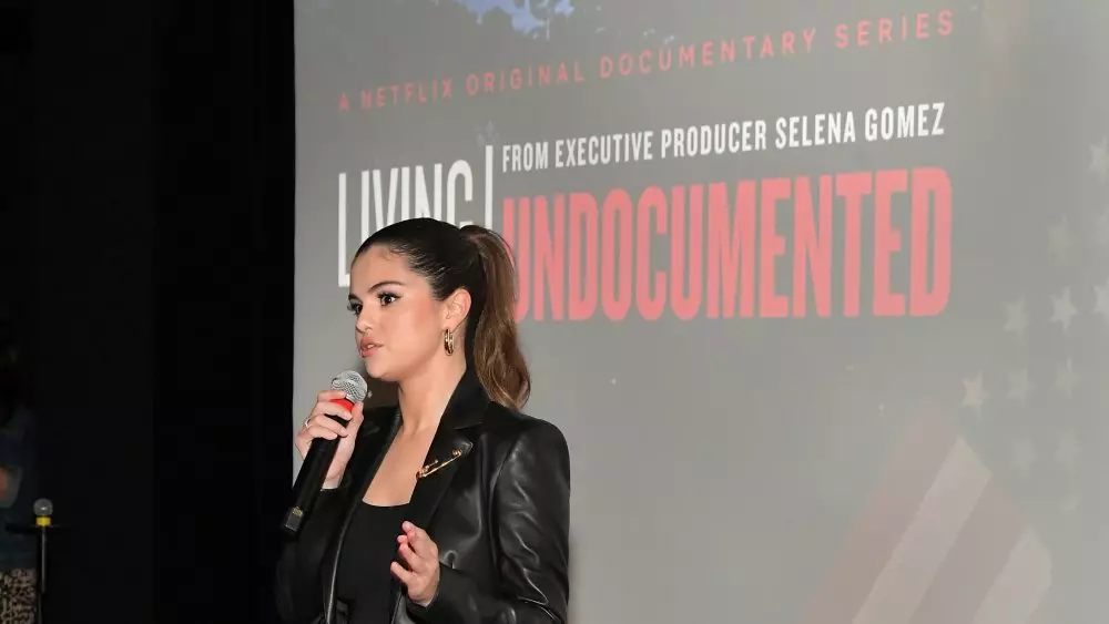 Selena Gomez se uitvoerende hoof produseer selena + sjef