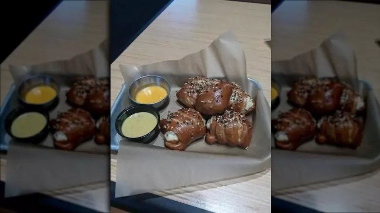 Buffalo Wild Wings 'alles Bretzel Kniet