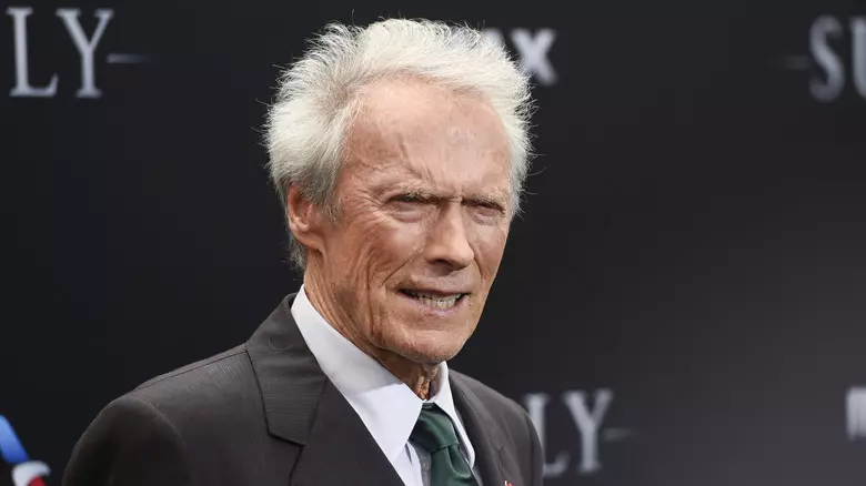 Clint Eastwood qırmızı xalçada