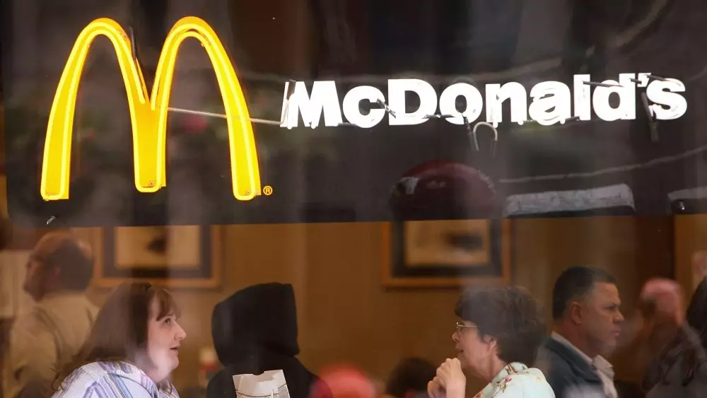 τρώγοντας στο mcdonald's