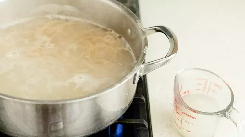 nấu mì spaghetti