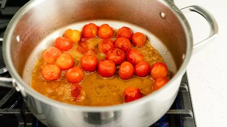 cherrytomater blærer i potten