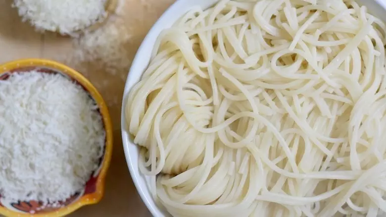 grutte kom fan farsk cooked pasta