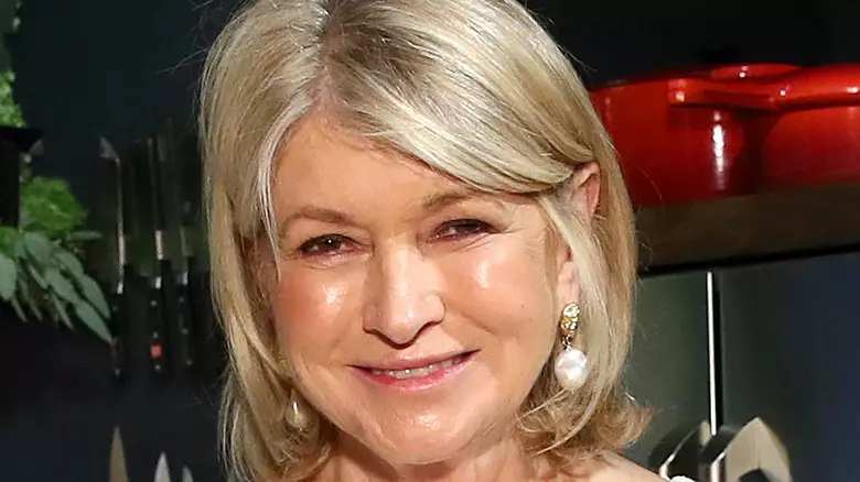 Martha Stewart ในต่างหูมุก