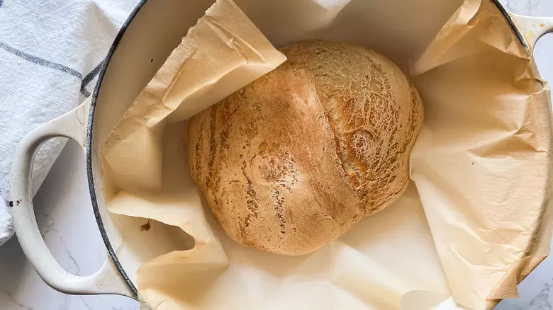 Roti panggang dalam oven Belanda