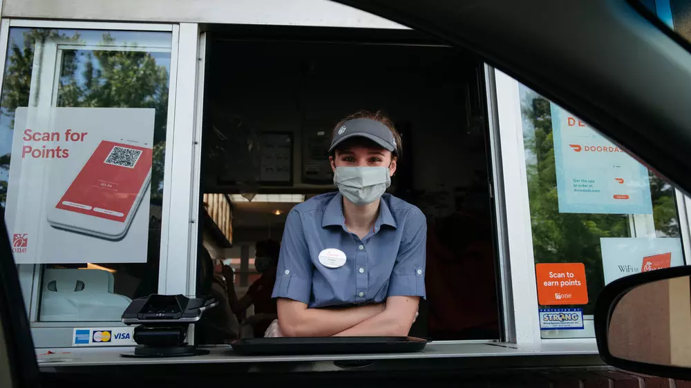 Chick-fil-En drive-thru-anställd