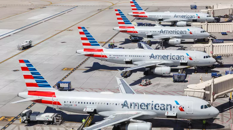 American Airlines Fligeren um Fluchhafen