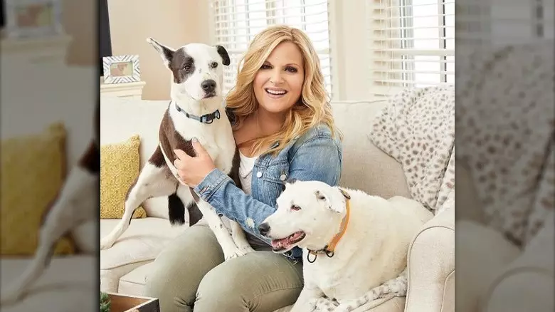 Trisha Yearwood ជាមួយសត្វឆ្កែ