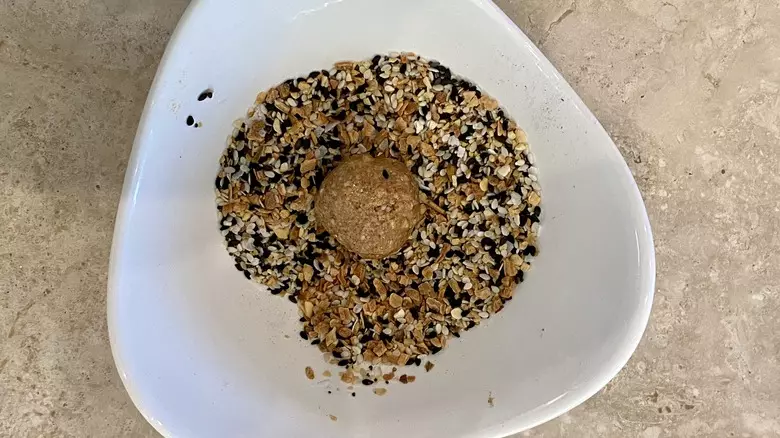 nut bûter bal yn seasoning