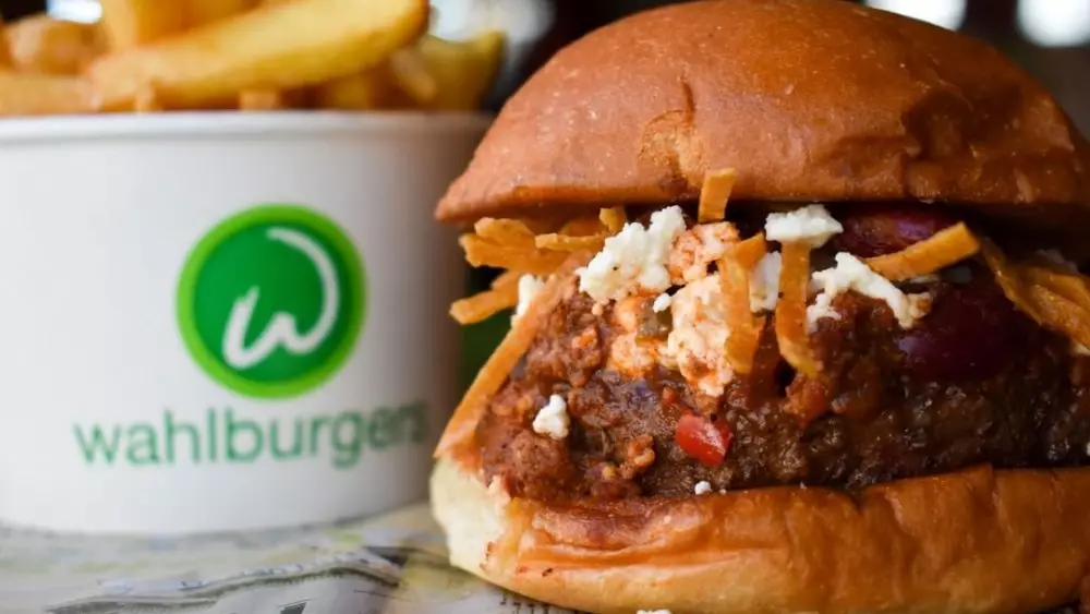 برگر از Wahlburgers