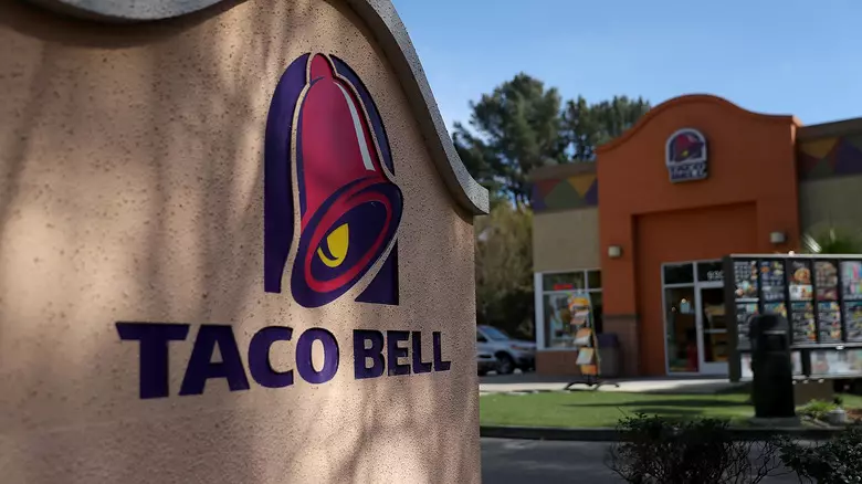 Ҳақиқат дар бораи ивазкунандаи гӯшти нави Taco Bell