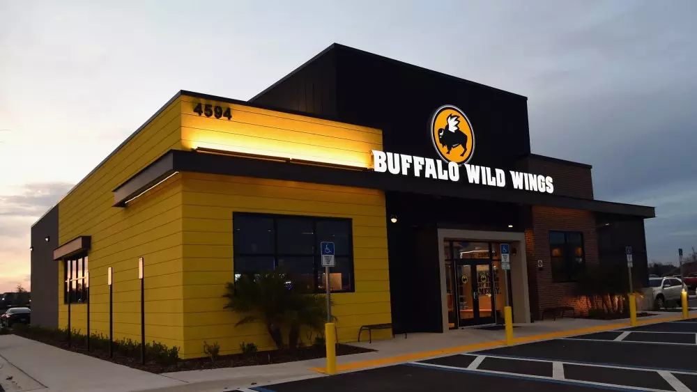 Tiesa apie „Buffalo Wild Wings“ nacionalinio himno ginčus