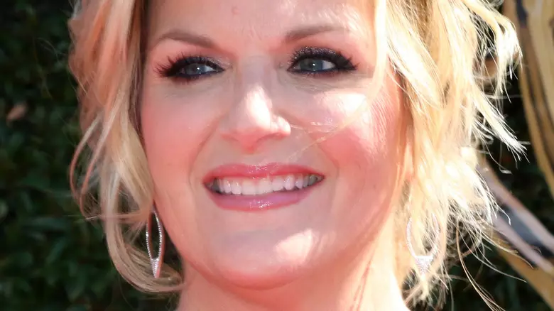 Trisha Yearwood ຍິ້ມ