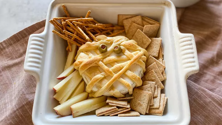 Baked brie mei mummy wrappings