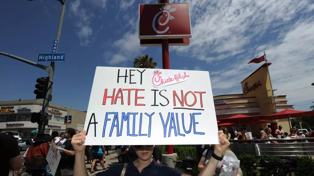 chick-fil-a provas sekretigi iliajn donacojn